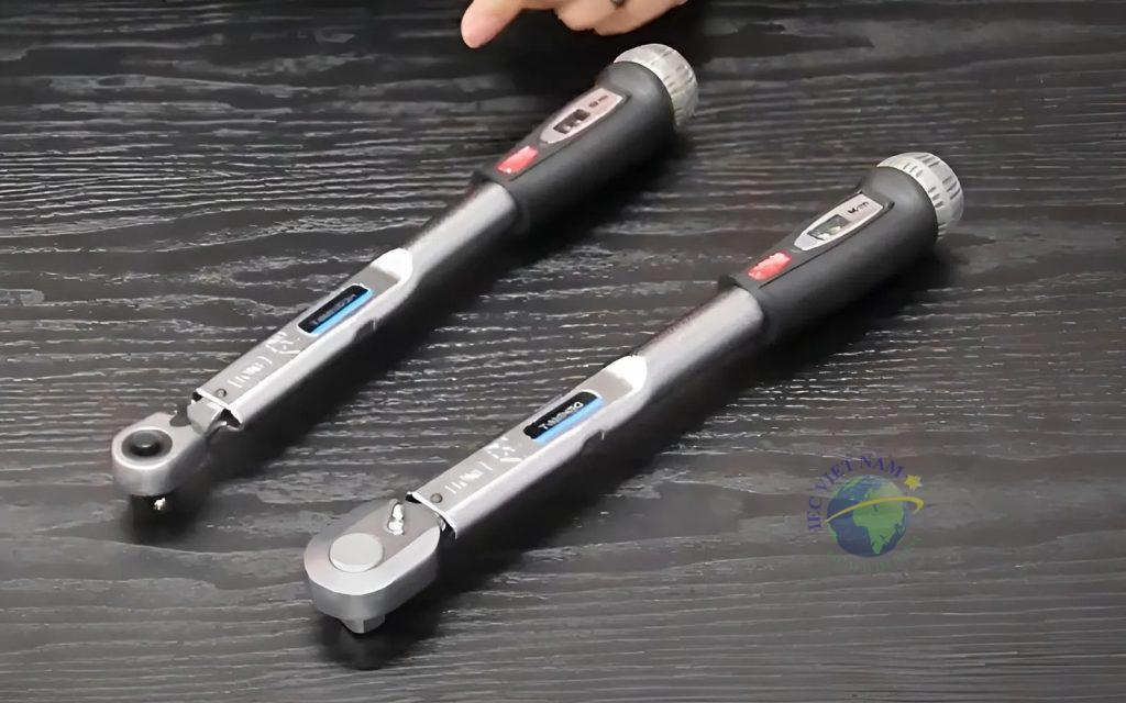 Tay cân lực là gì? Các loại tay cân lực và ứng dụng thực tiễn - IEC ...